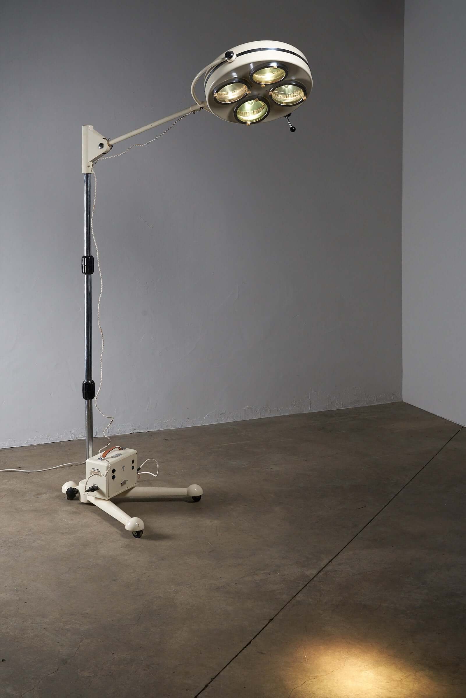 Medical Floor Lamp with Crate
